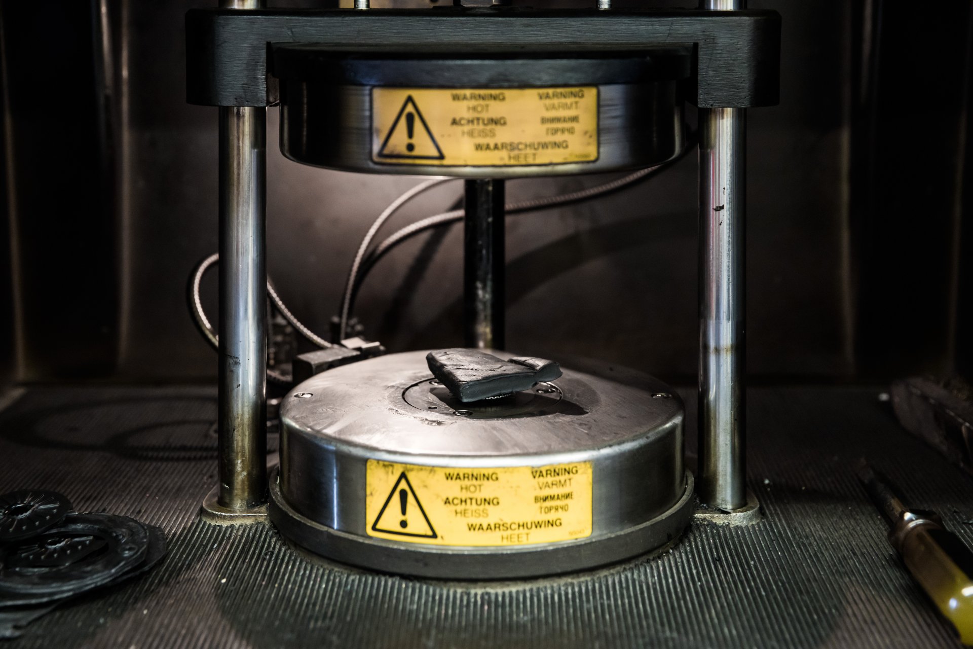 How the sticky rubber is made | OCÚN