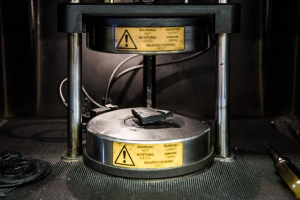 How the sticky rubber is made | OCÚN